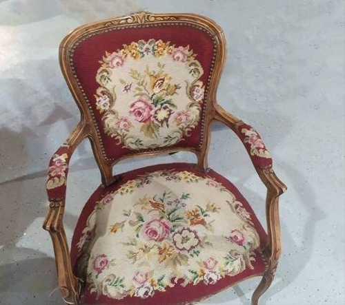 Французское гобеленовое кресло в стиле Людовика XV