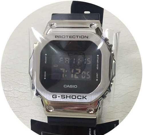Наручные часы Casio GM-5600-1E