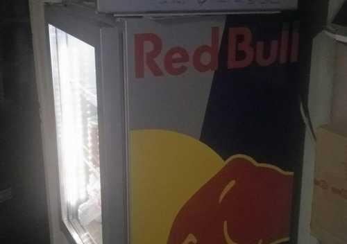 Продам маленький холодильник RedBull
