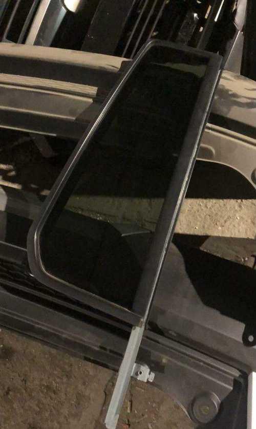 Форточка правой двери Range Rover Discovery