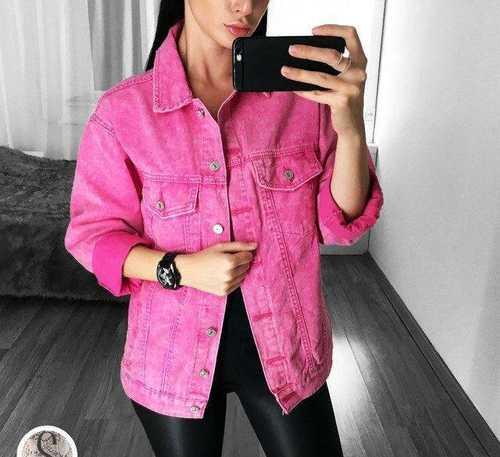 Прекрасная розовая джинсовая куртка