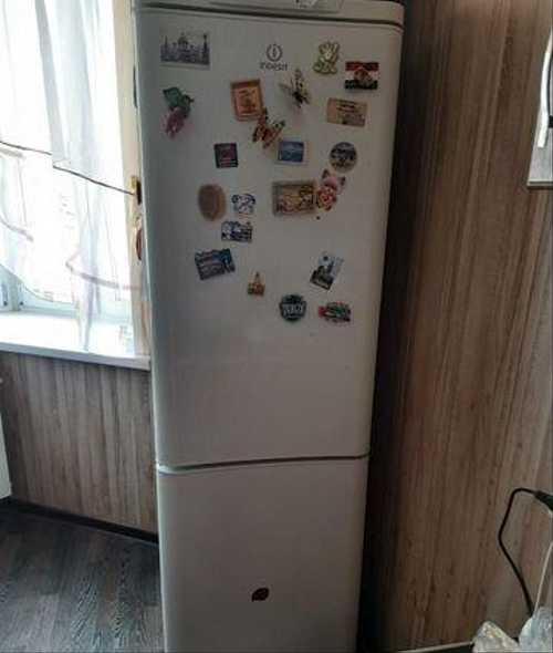 Холодильник, диван