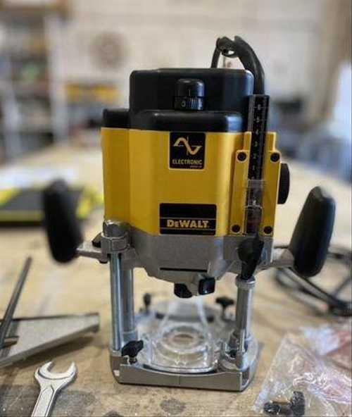 Фрезер DeWalt DW625