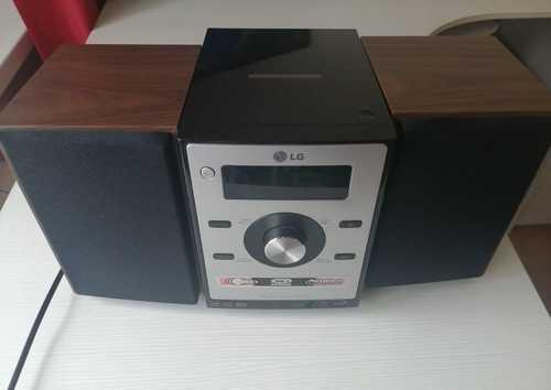 CD музыкальный центр LG мощностью 10Вт (бу)