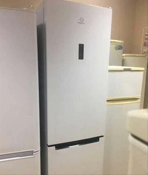 Холодильник indesit DF5200W