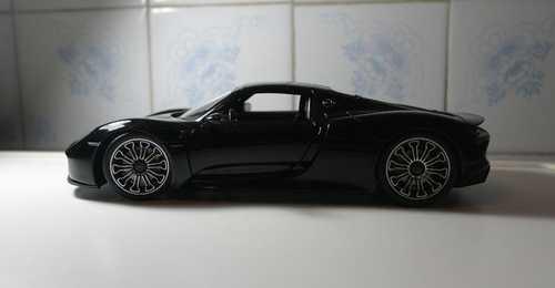 Porsche 918 Spyder 1:18 Welly