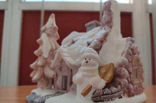 Подсвечник Дом со снеговиком, керамика