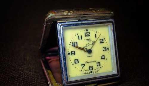 Часы-будильник "Дорожный"1960