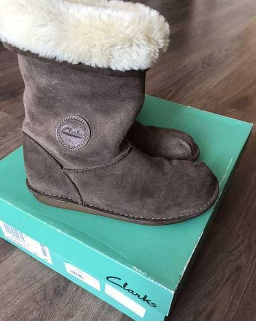 Замшевые сапоги Clarks