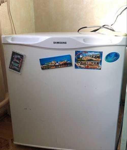 Холодильник мини Samsung