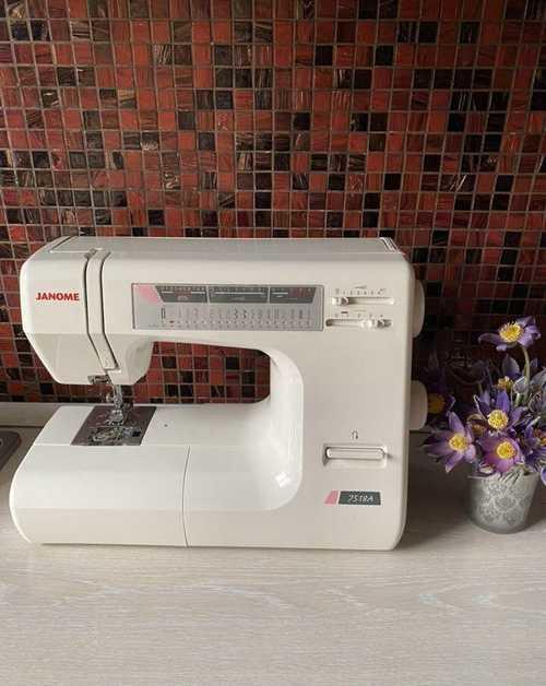 Швейная машина Janome 7518A