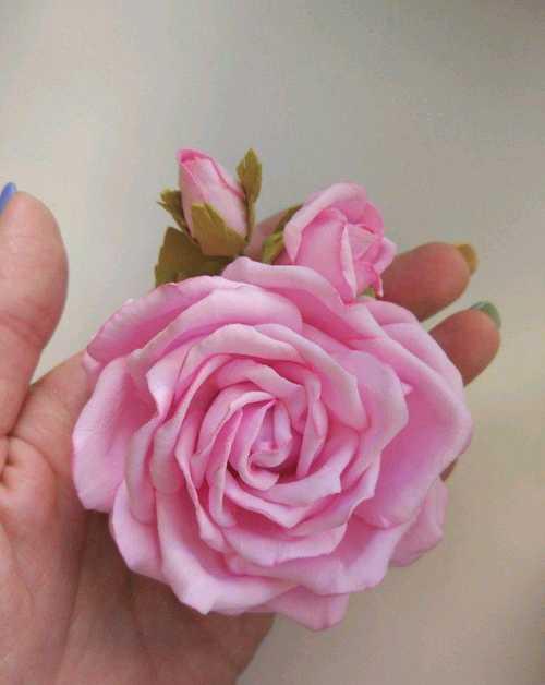 Прекрасная розочка-заколка из фоама