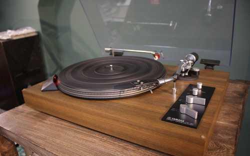Yamaha YP-511 проигрыватель винила 220 вольт