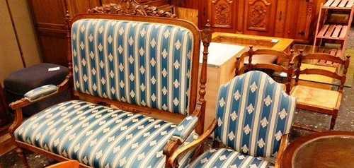 Антикварный диван со стулом для прихожей