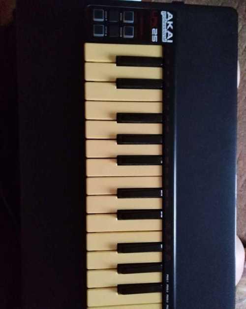 Akai lpk25 midi keyboard