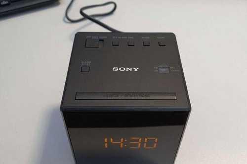 Радиобудильник Sony ICF-C1