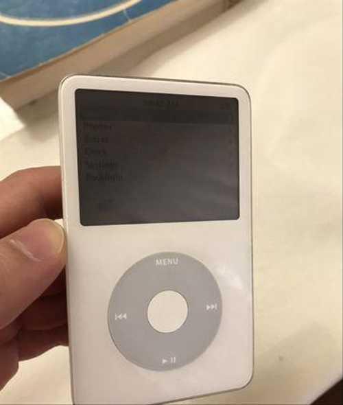 Белый плеер. IPOD Classic 60gb. IPOD Classic 120gb характеристики. Плеер белый. Плеер белый длинный.