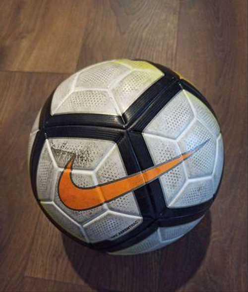 Официальный футбольный мяч Nike Ordem 5