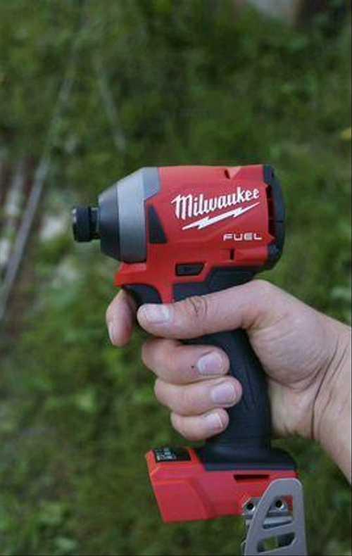 Ударный винтовёрт Milwaukee 2853-20