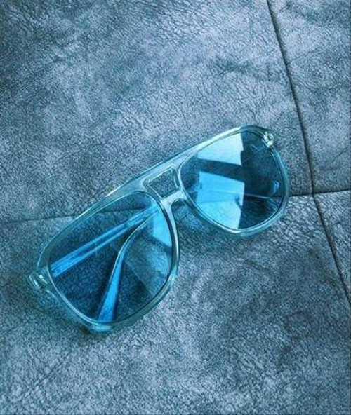 Солнцезащитные очки голубые