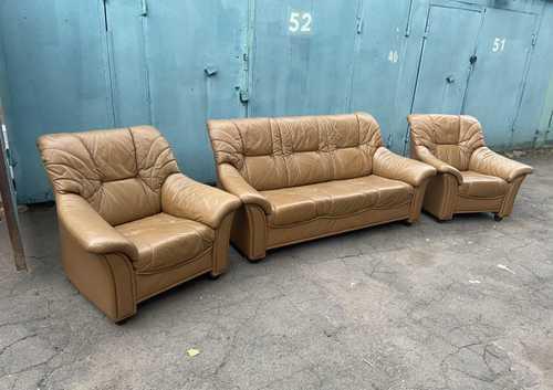 Кожаный диван и два кресла, Швеция