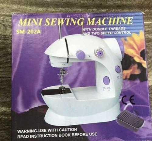 Швейная машинка белая