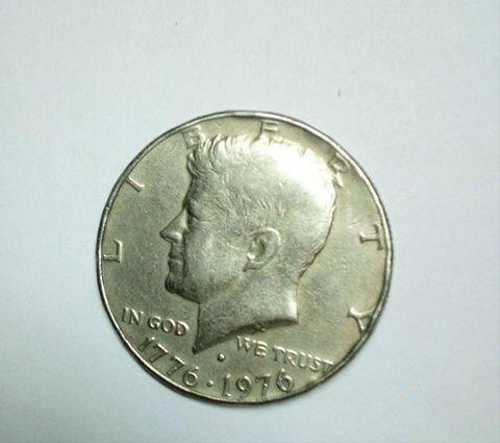 Монета 50 центов с изображением Кеннеди 1976 года