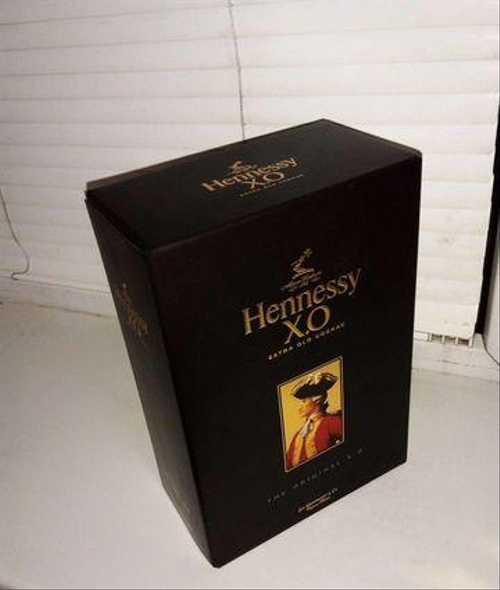 Коробка от Hennessy XO с бутылкой