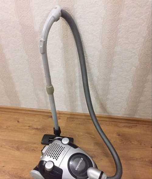 Пылесос Electrolux zac6716 с контейнером