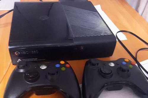 Xbox 360E 500g + киннект и 2 джойстика