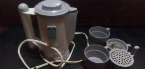 Электрический чайник для автомобиля с чашками
