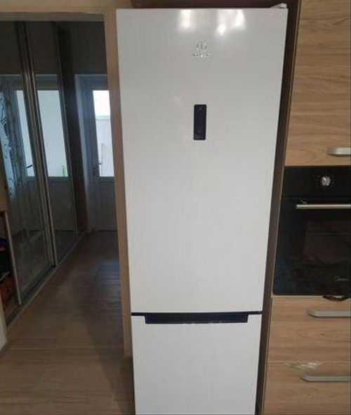 Продам холодильник бу Indesit Nofrost