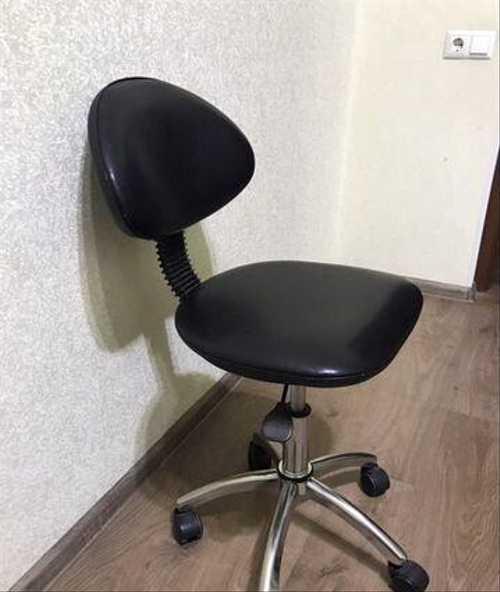 Компьютерный стул удобный для спины