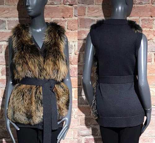 Жилет из лисы Prada