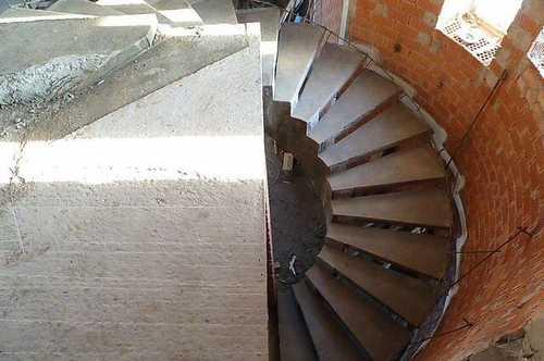 Бетонная лестница(поворотная) П-37
