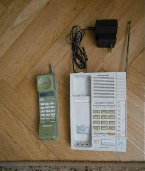 Радиотелефон Panasonic с базой и зарядкой