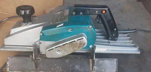 Рубанок Makita 1806b