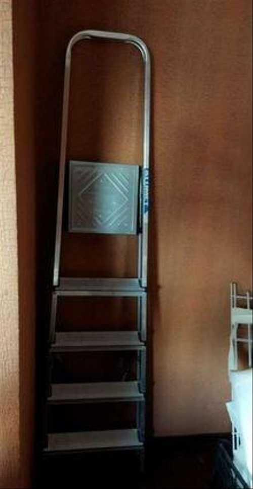 Алюминиевая лестница стремянка