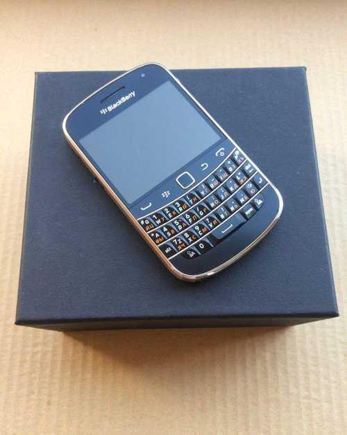 Телефон BlackBerry 9900