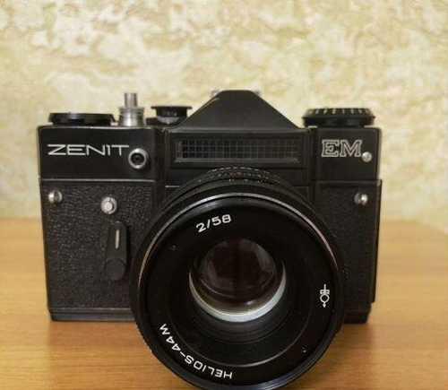 Плёночный фотоаппарат Zenit EM + Helios-44M 58mm F