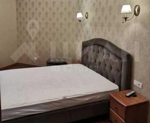 Кровать двуспальная и пуф