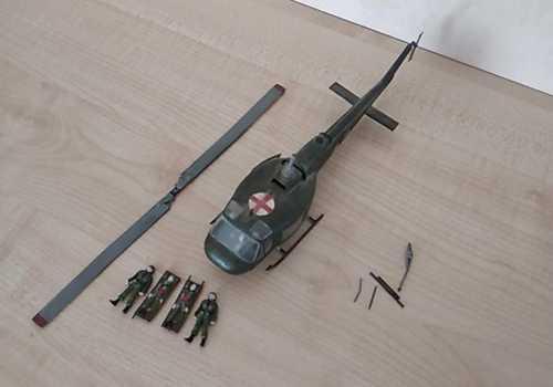 Модель вертолета UH-1 Ирокез, масштаб 1/48