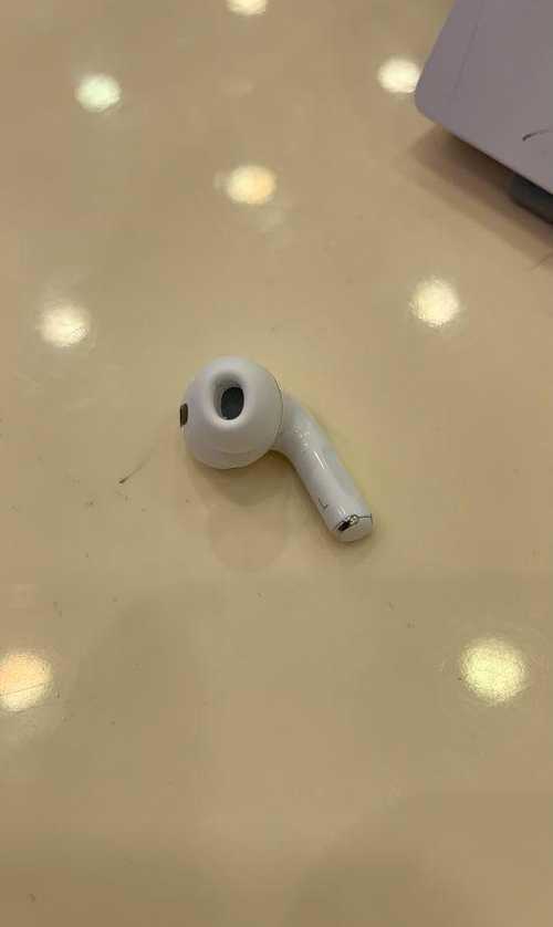 Продам левый наушник air pods pro,оригинальный