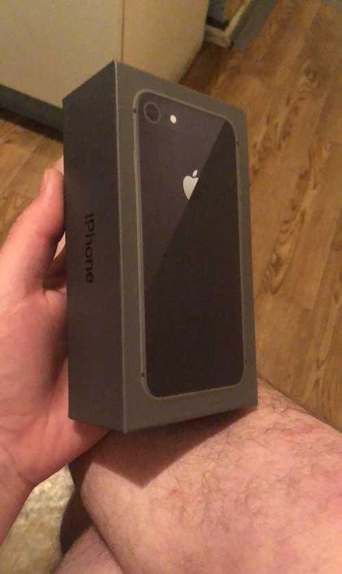 Продаю iPhone8 64