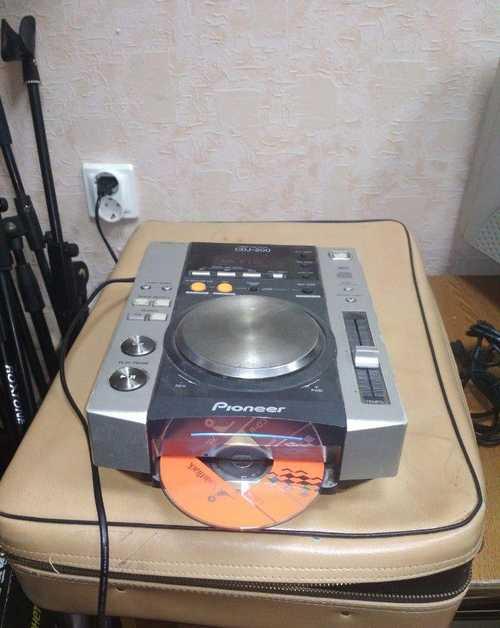Pioneer CDJ 200