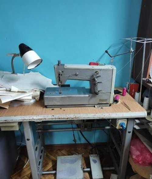Плоскошовная швейная машинка 876 класса