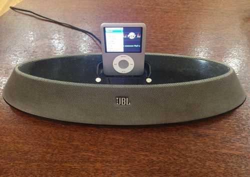 Авито центр колонку. Колонка JBL С пультом. Колонка JBL для IPOD Classic. Айпод и JBL колонка 2017. Колонка JBL большая с пультом.