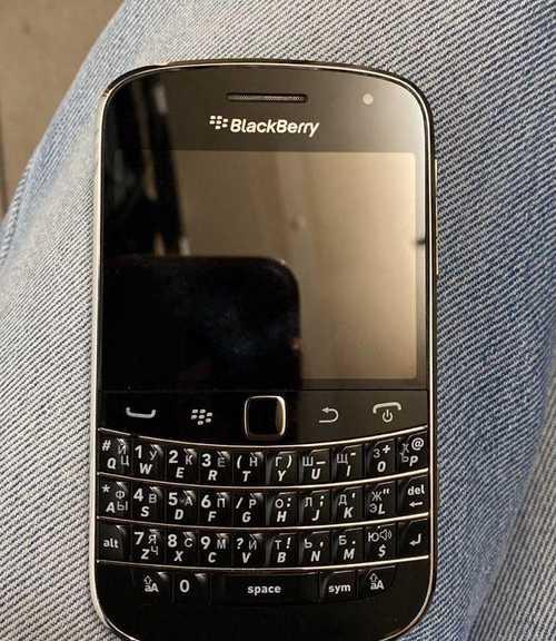 Телефон BlackBerry 9900 bolt