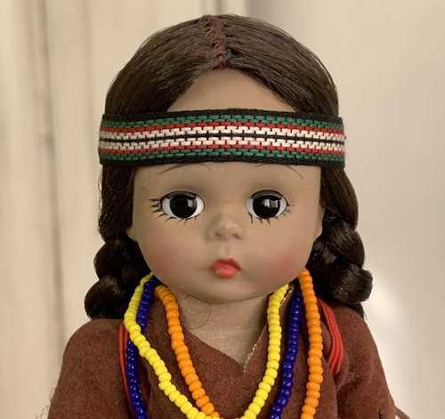 Винтажная кукла Madame Alexander Pocahontas doll