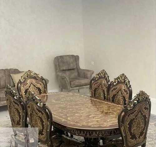 Большой стол в гостиную со стульями